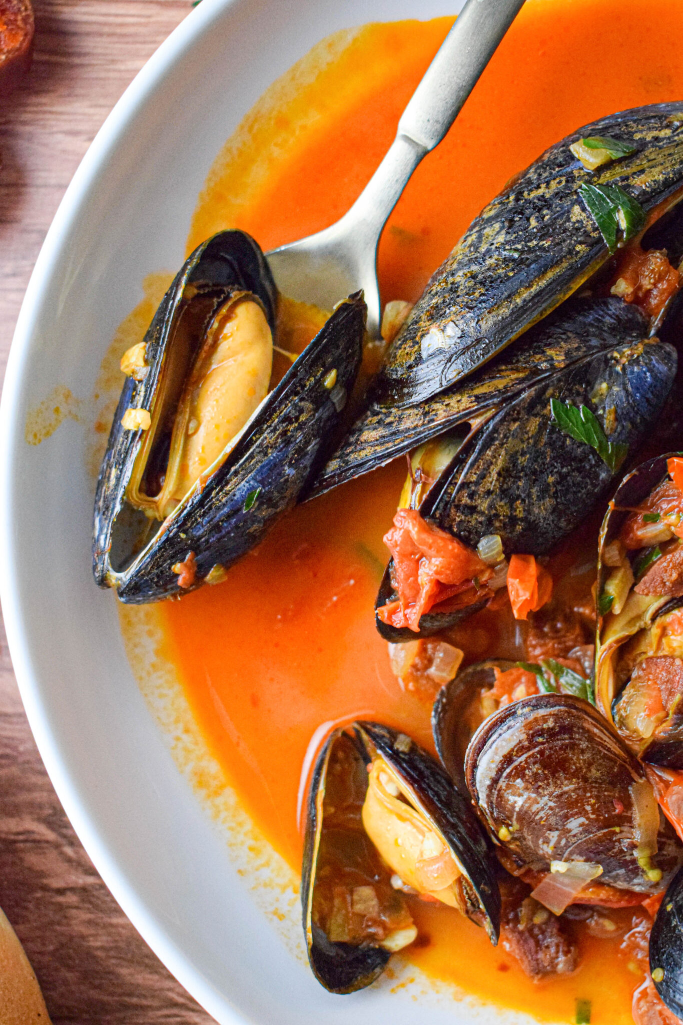 Chorizo and Tomato Steamed Mussels - The Jam Jar Kitchen