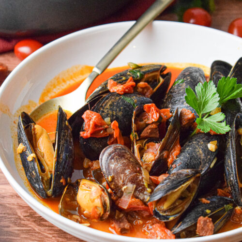 Chorizo and Tomato Steamed Mussels - The Jam Jar Kitchen